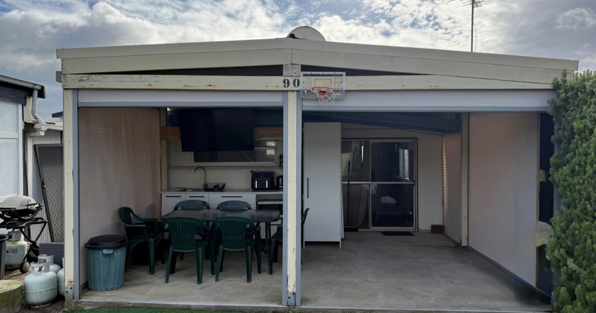Collendina Holiday Park | Caravan & Annex 090